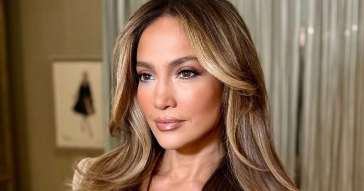 3 κινήσεις για πιο υγιή και μακριά μαλλιά