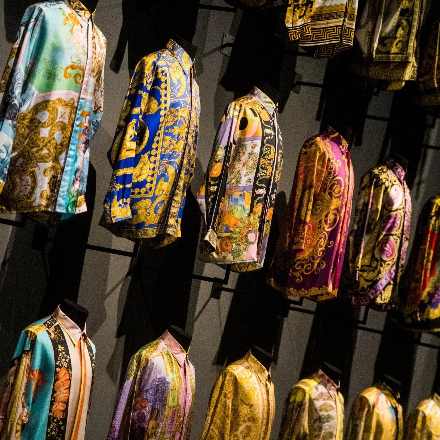 Gianni Versace Retrospective: Το Λονδίνο τιμά τον βασιλιά
