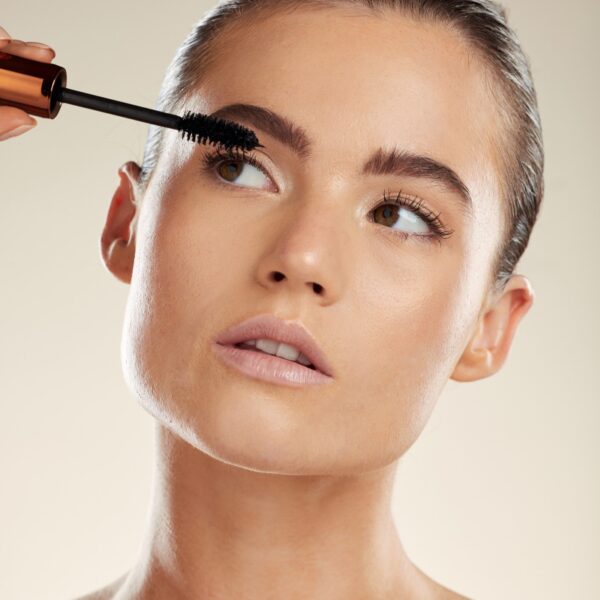 Ghost lashes trend: Θα το υιοθετούσατε;