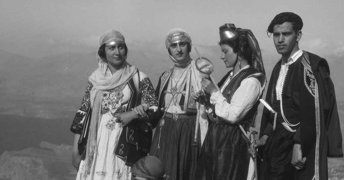 «Ελληνικαί εθνικαί ενδυμασίαι» στο Μουσείο Μπενάκη